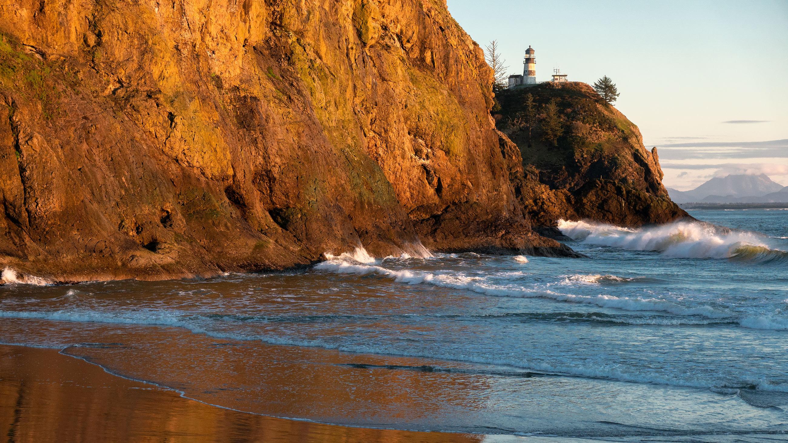 Cape Disappointment Lighthouses with the Tamron 17-70 f/2.8 VC Lens ...