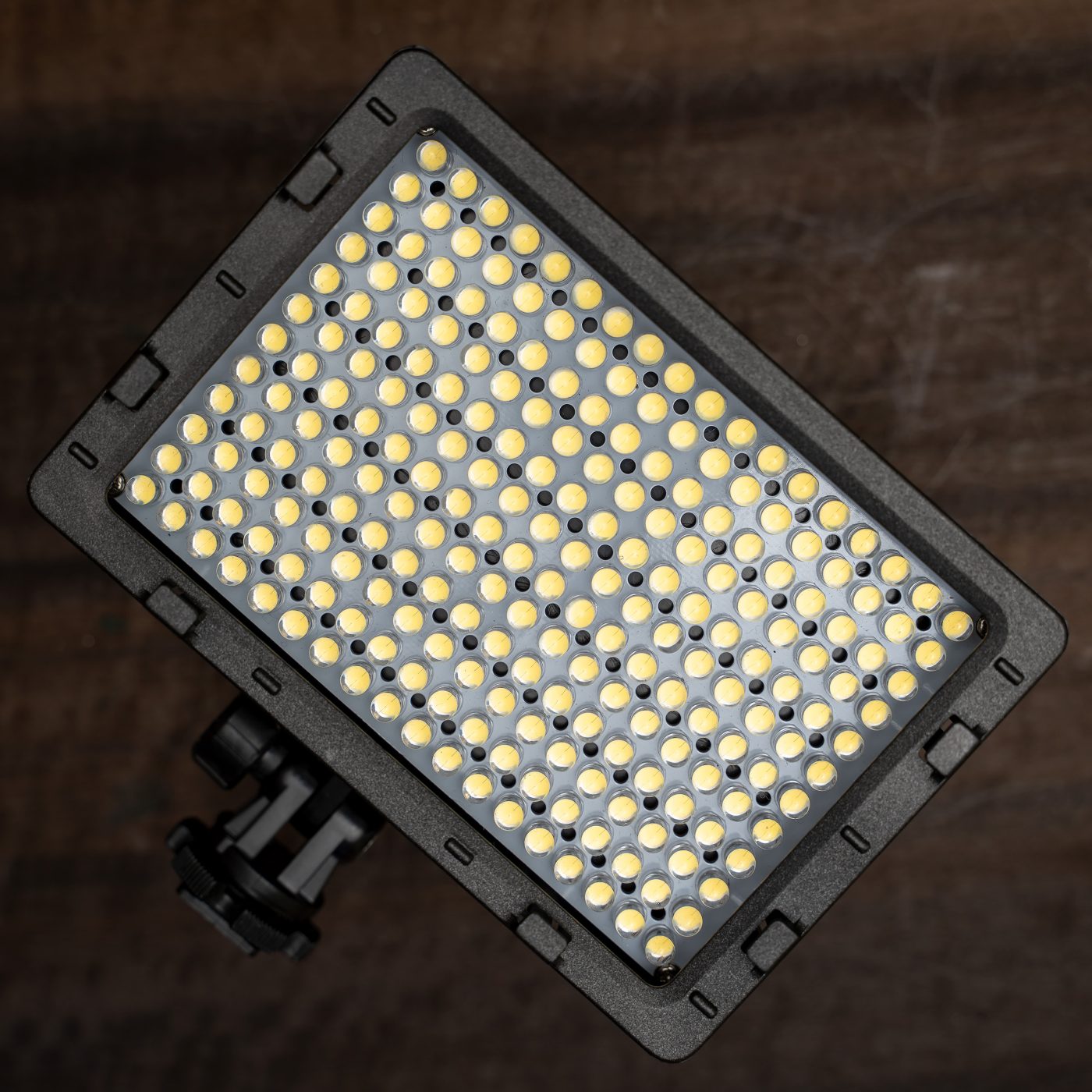 The Neewer FS150B Bi-Color LED Video Monolight & PS099E V-Mount Battery ...